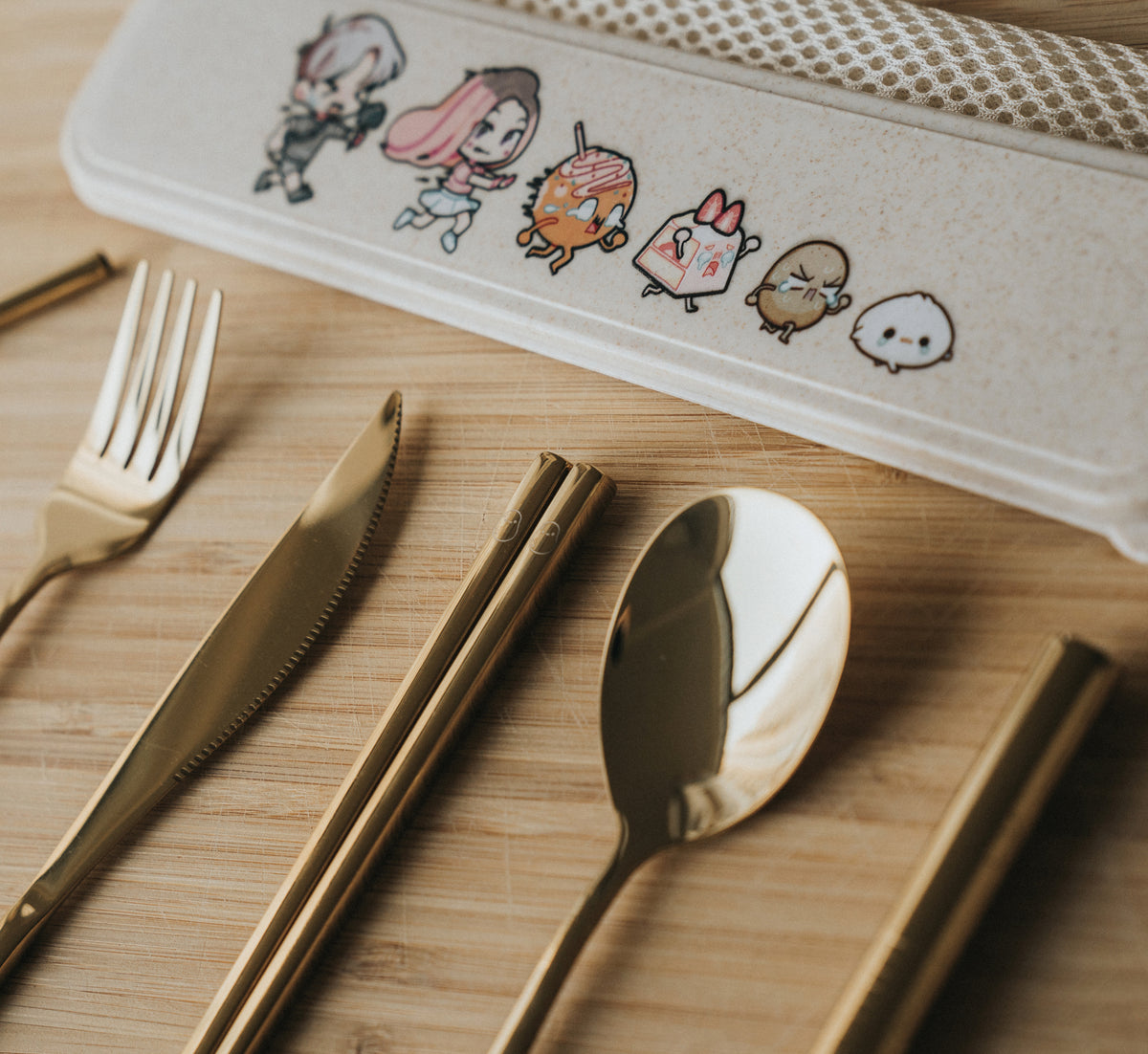 Golden Chasing Cutlery Set – Chonnyday